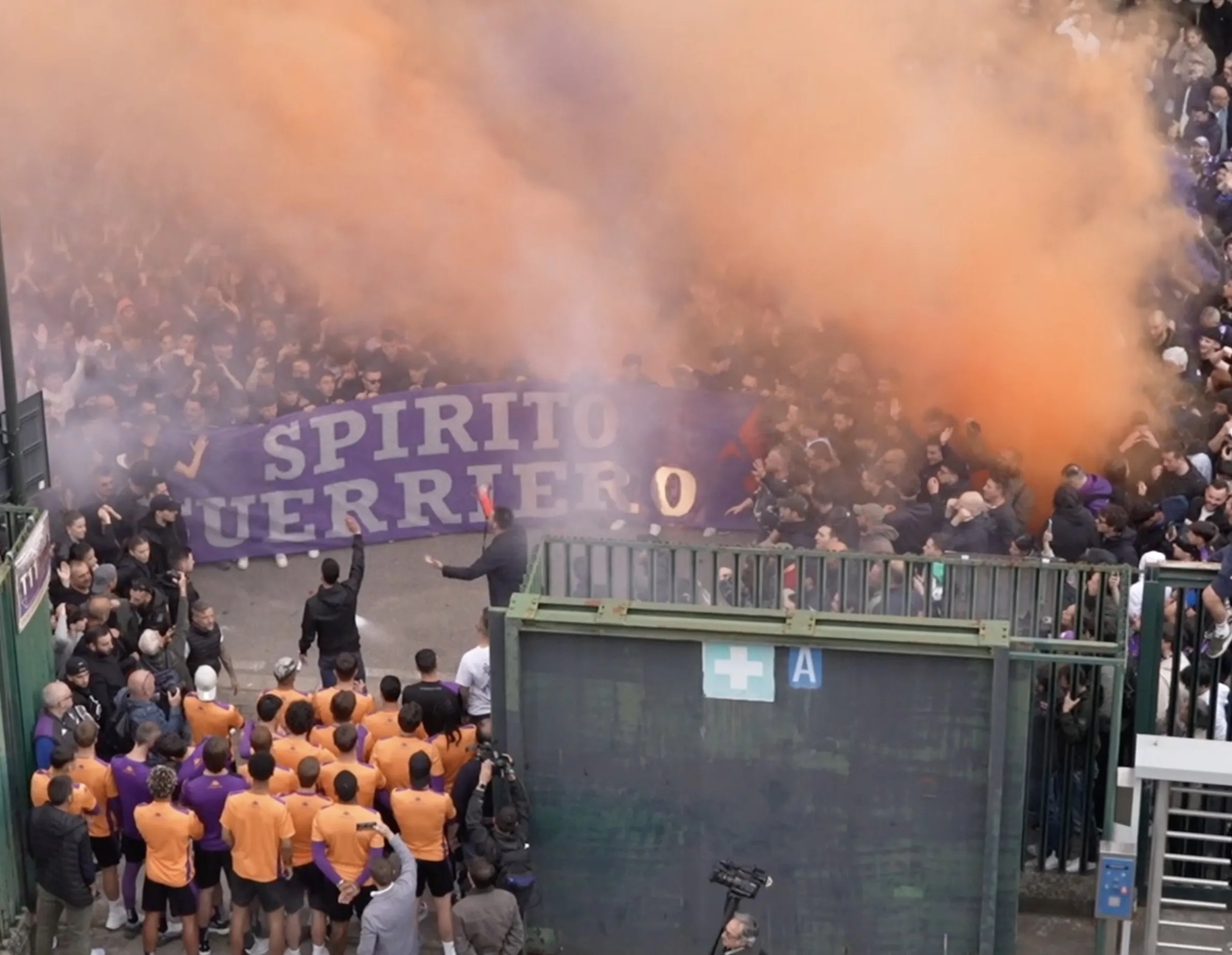 ACF Fiorentina | Tifosi viola caricano la squadra verso Fiorentina vs Betis